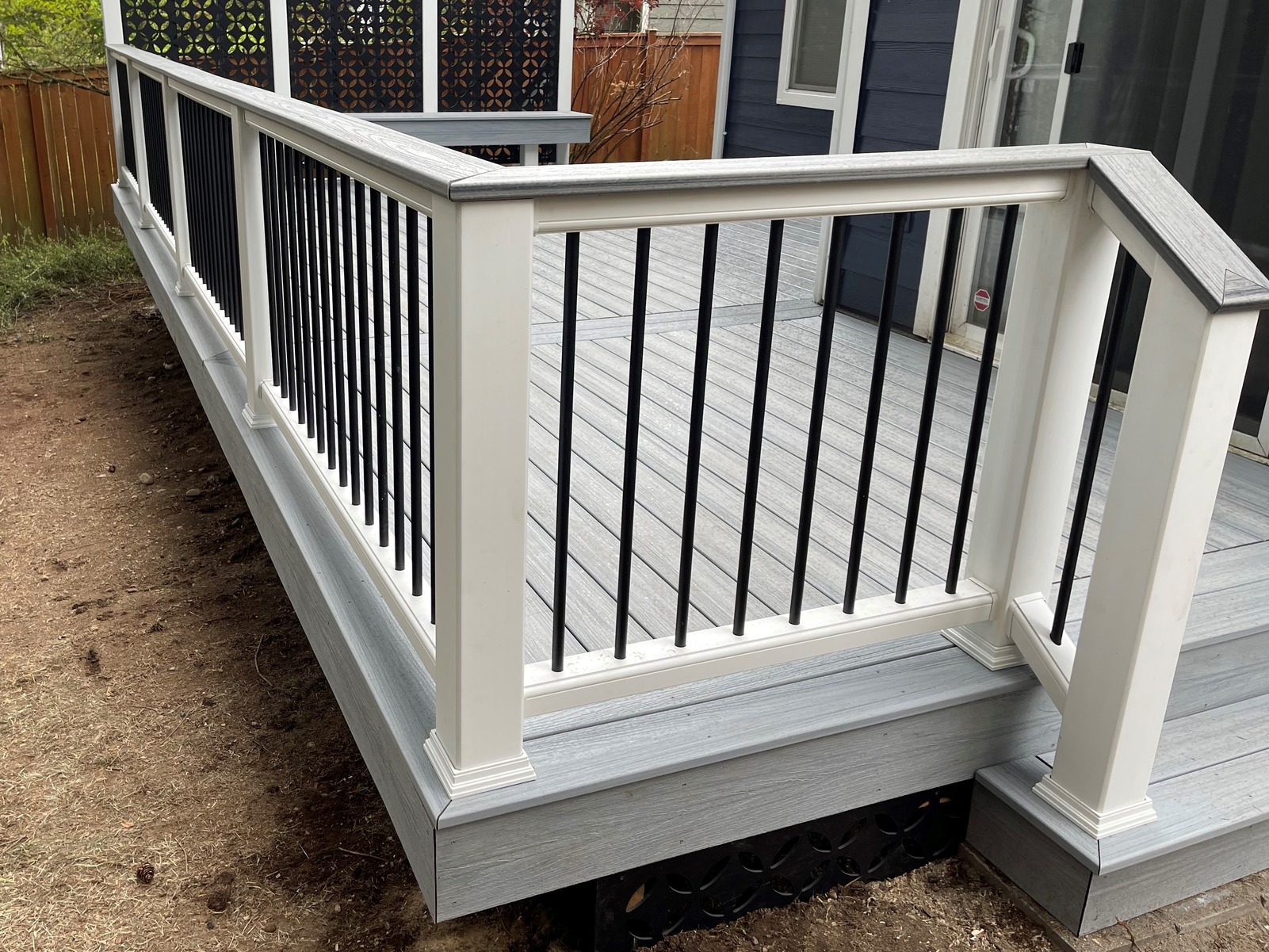 Zero-Maintenance Aluminum & Composite Deck Railing Systems